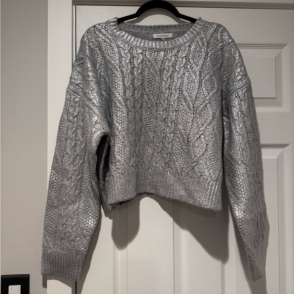 Hooked Up by IOT | Sweaters | Nwt Hooked Up Silvertone Crop Sweater ...